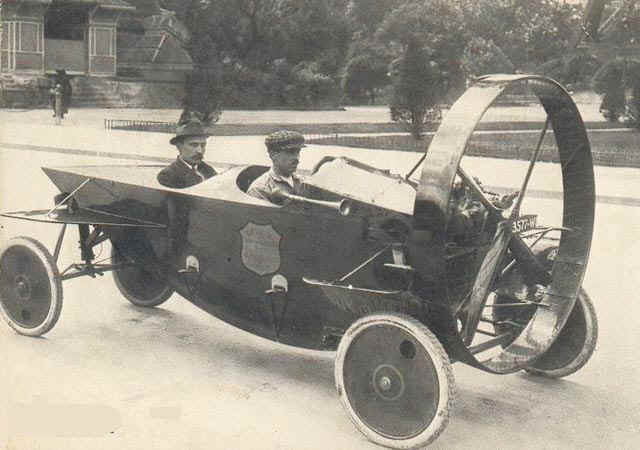 Quelques "HELICA " ont été construits pour la vitesse, et l'une des ...